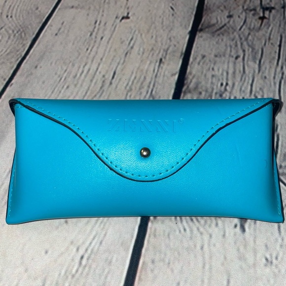 Zenni | Accessories | Zenni Optical Button Closure Felt Lined ...